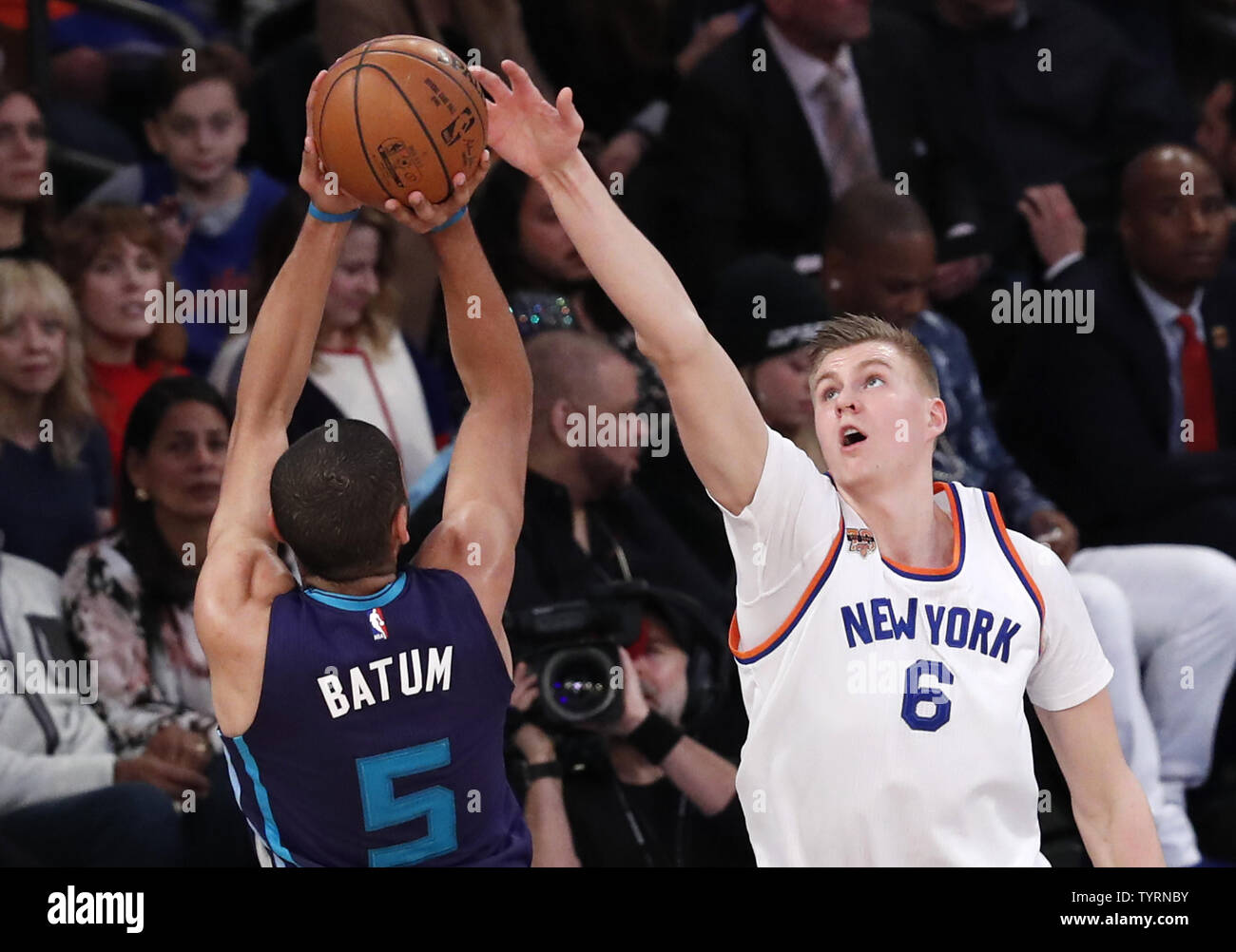 Kristaps porzingis block hi-res stock photography and images - Alamy