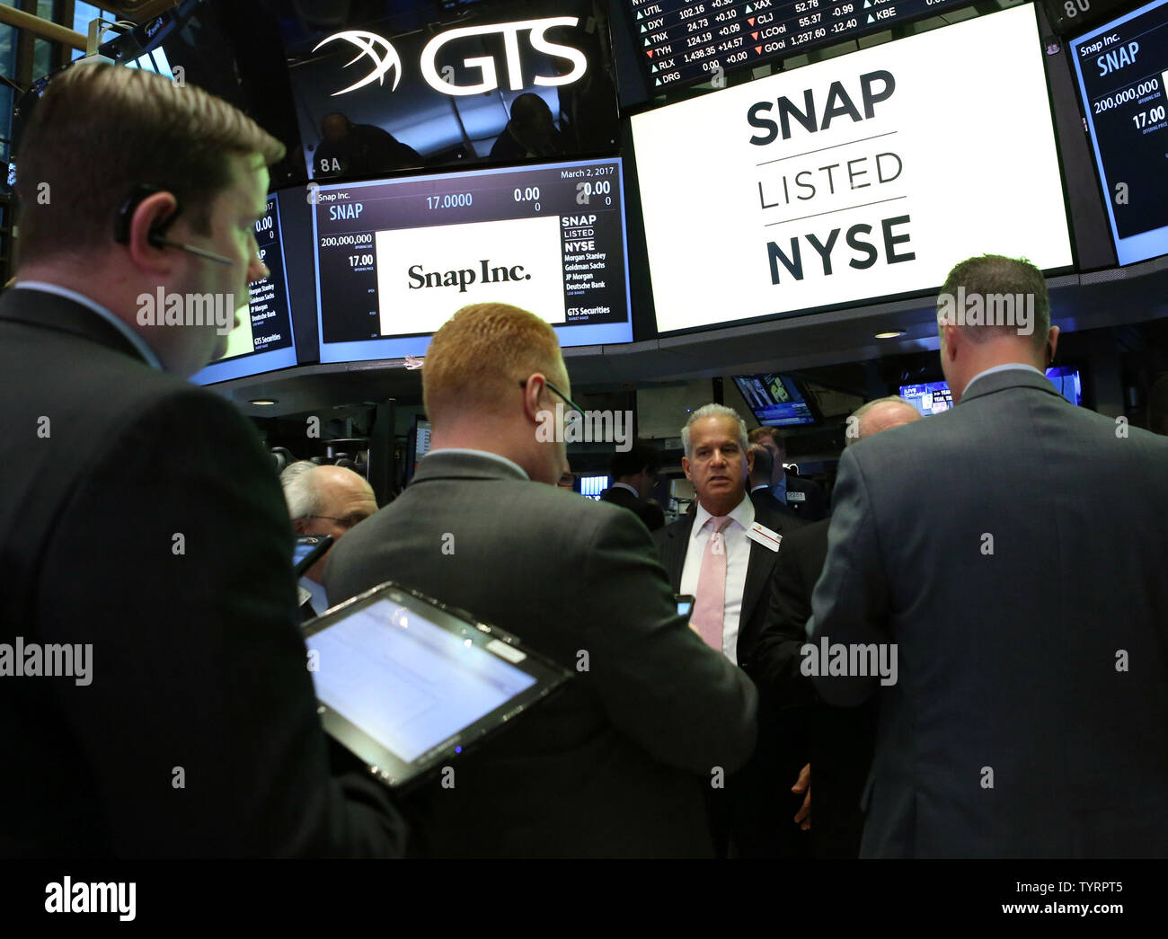 Snaps app hi-res stock photography and images - Alamy