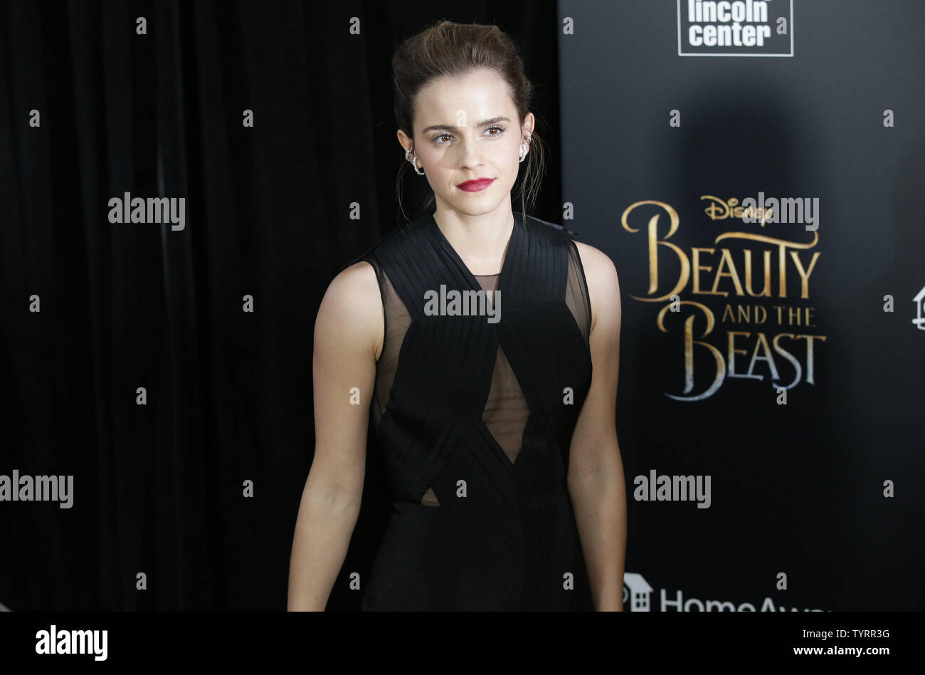 Beauty and the beast 2017 emma watson hi-res stock photography and ...