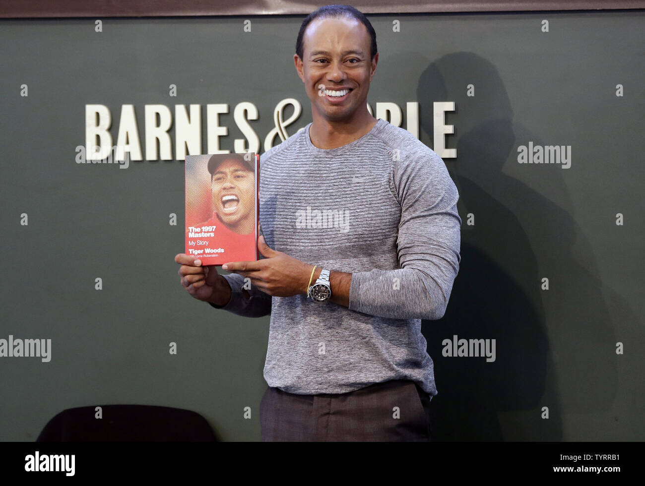 Tiger woods 1997 masters win hi-res stock photography and images - Alamy