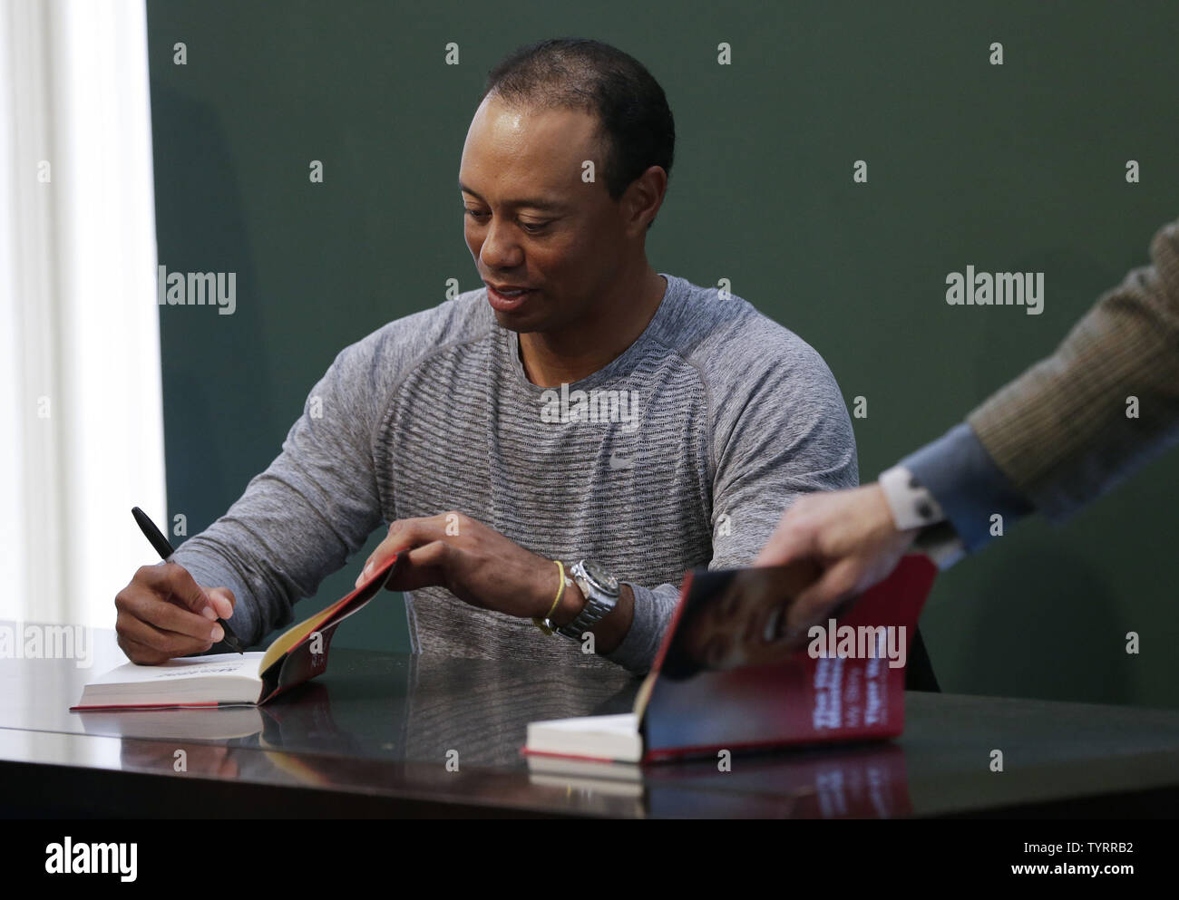 Tiger woods 1997 masters win hi-res stock photography and images - Alamy