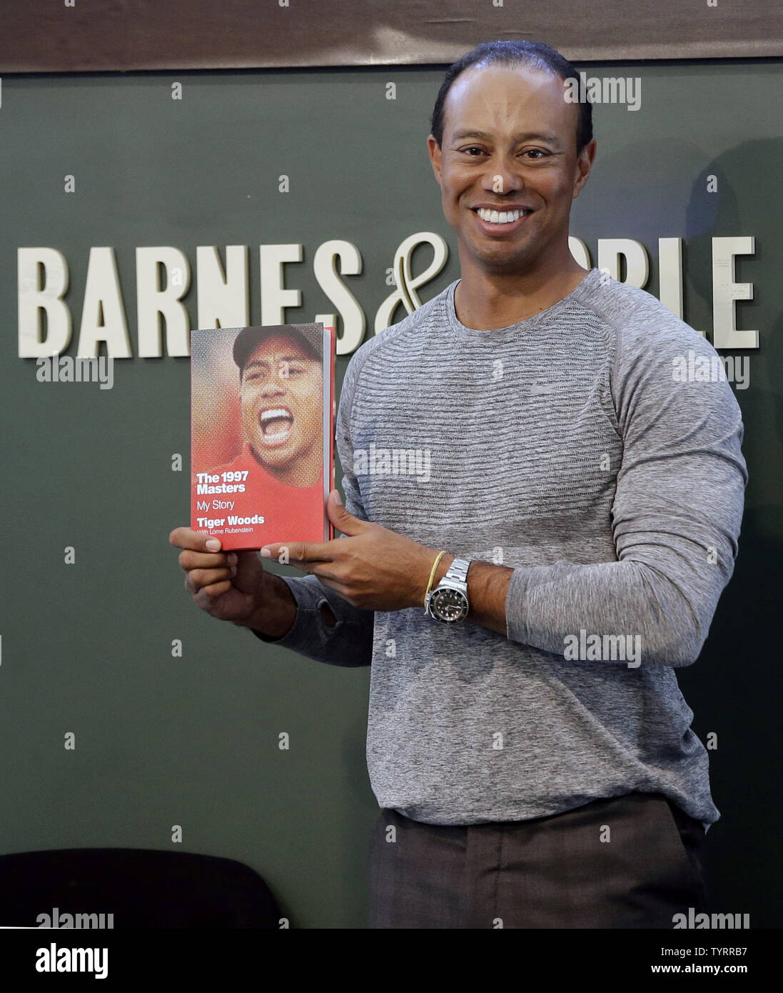 Tiger woods 1997 masters win hi-res stock photography and images - Alamy