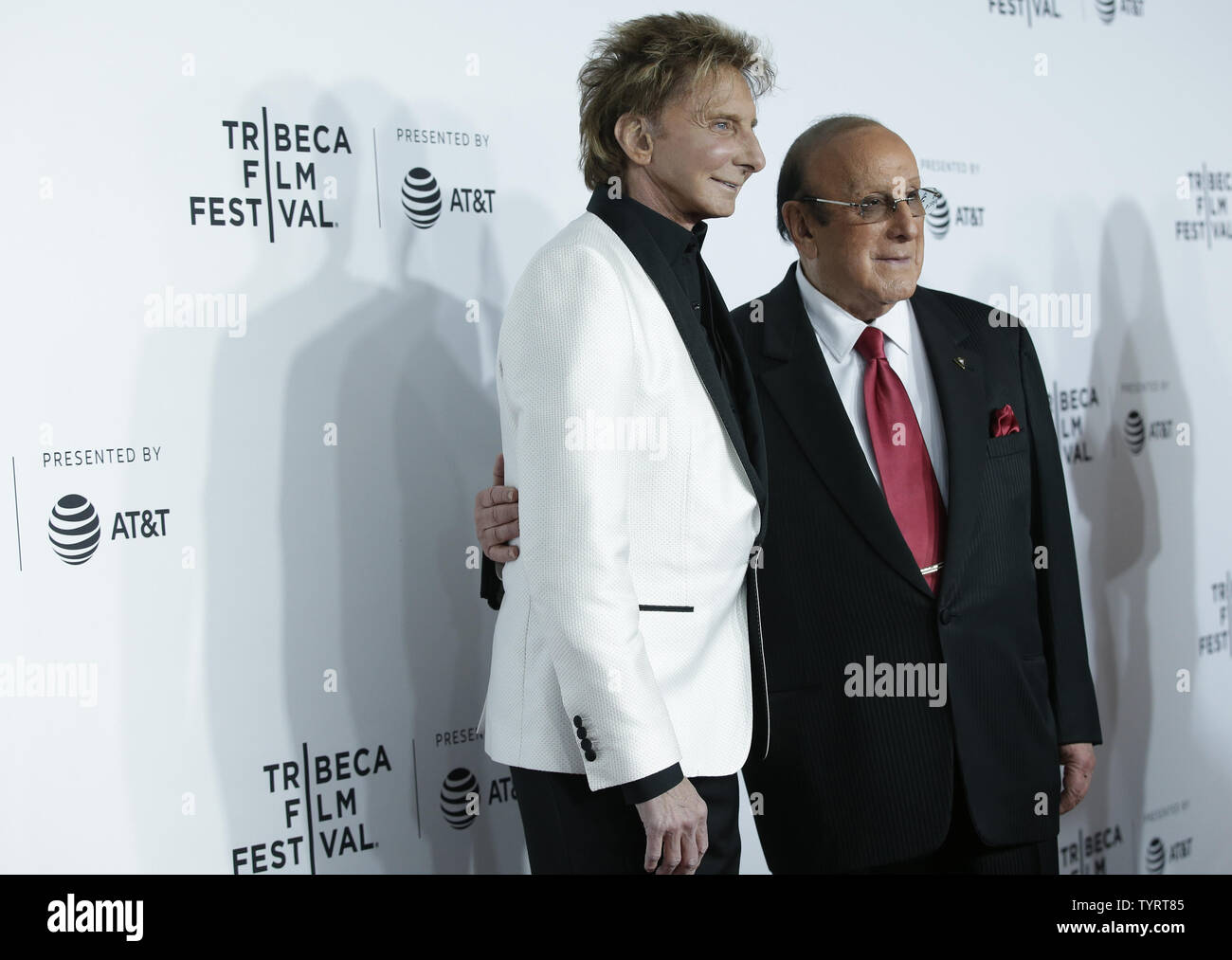 Clive davis and barry manilow hi-res stock photography and images - Alamy