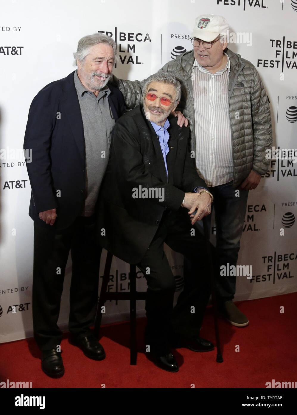 Robert De Niro, Burt Reynolds and Chevy Chase arrive on the red carpet ...