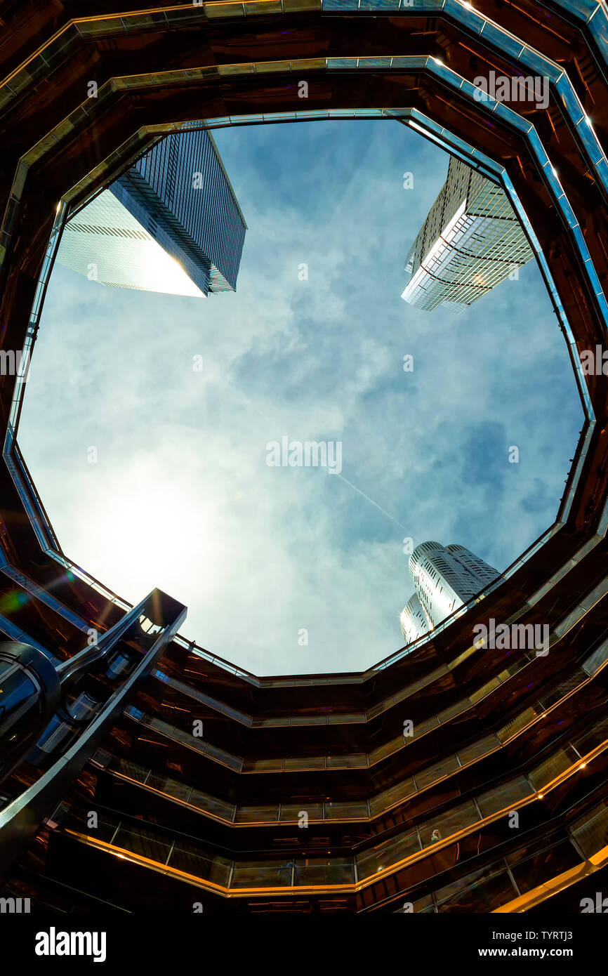 The Vessel. Hudson Yards, Manhattan. Designer Thomas Heatherwick. New ...