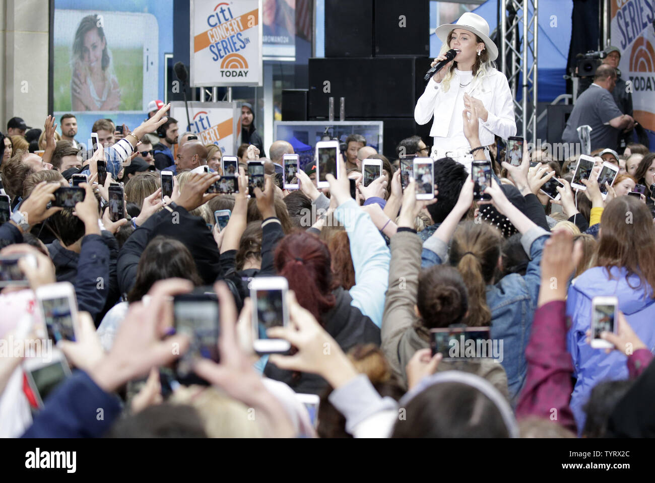 Miley Cyrus Fans High Resolution Stock Photography and Images - Alamy