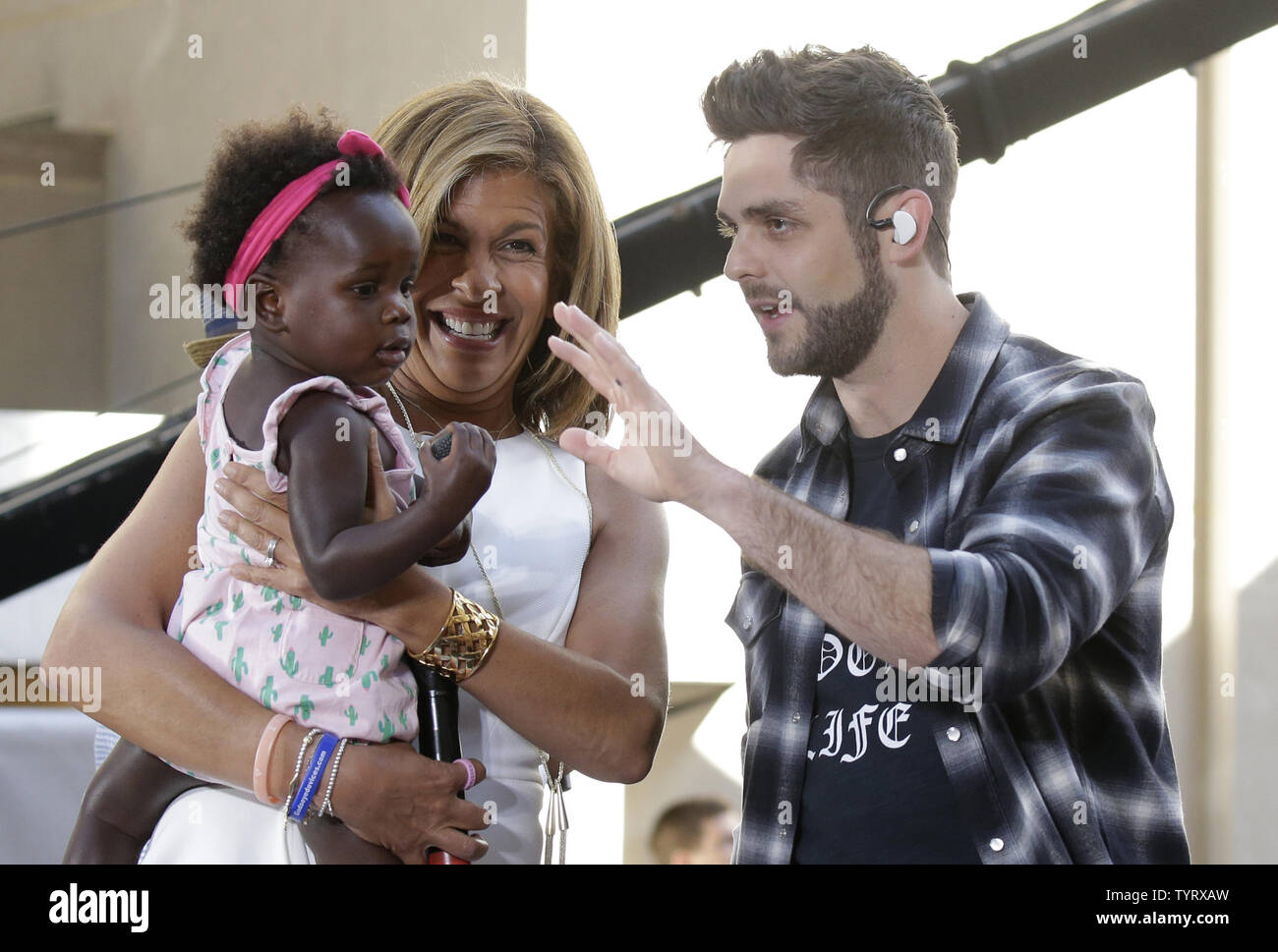 Thomas Rhett's daughter Willa Gray is held by Hoda Kotb when he ...
