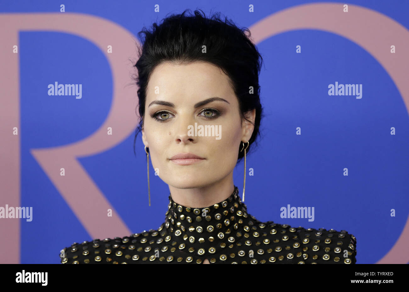 Jaime Alexander arrives on the red carpet at the 2017 CFDA Fashion ...