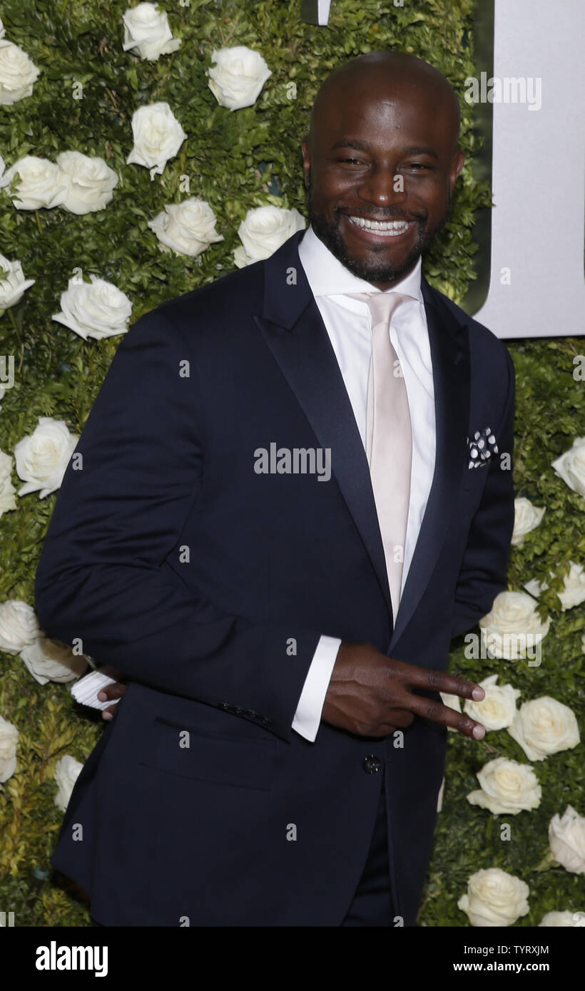 Taye Diggs arrives on the red carpet at the 71st Annual Tony Awards at ...