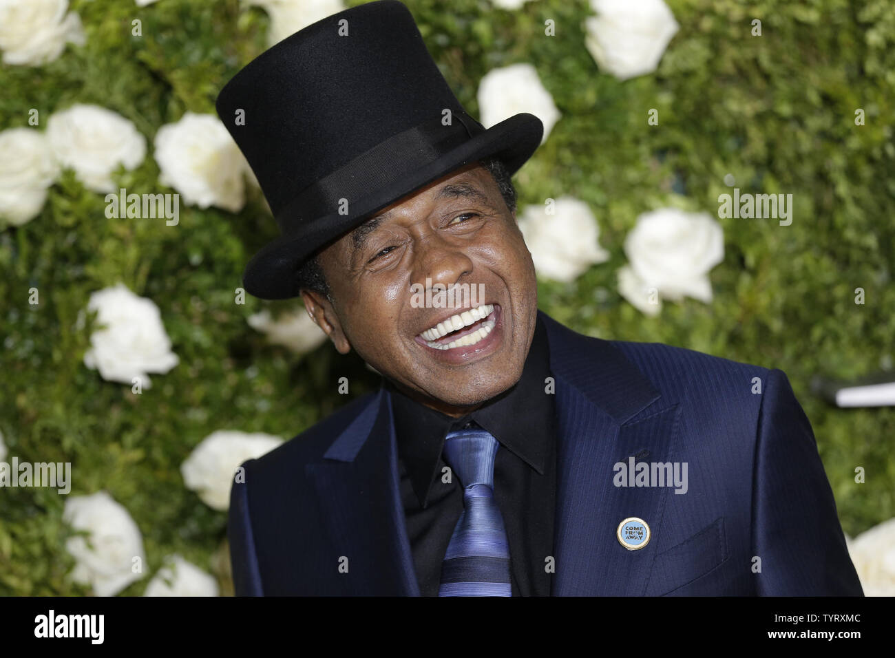Ben Vereen arrives on the red carpet at the 71st Annual Tony Awards at ...