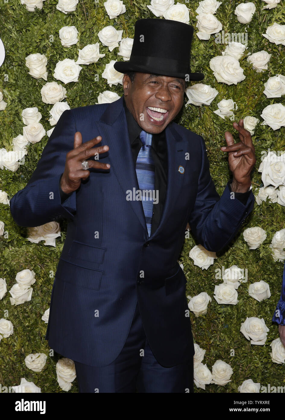Ben Vereen arrives on the red carpet at the 71st Annual Tony Awards at ...