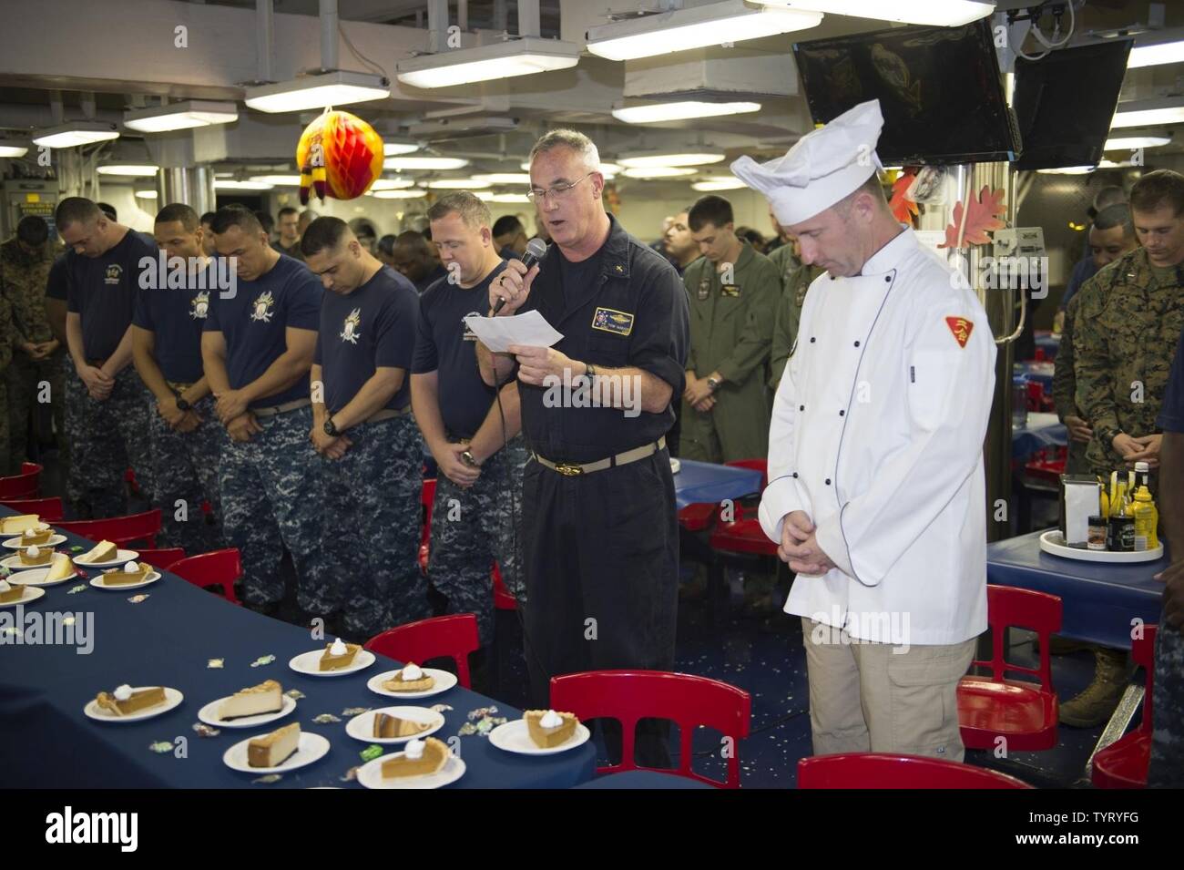 OCEAN (Nov. 24, 2016) USS Makin Island (LHD 8) Commanding Officer Capt ...