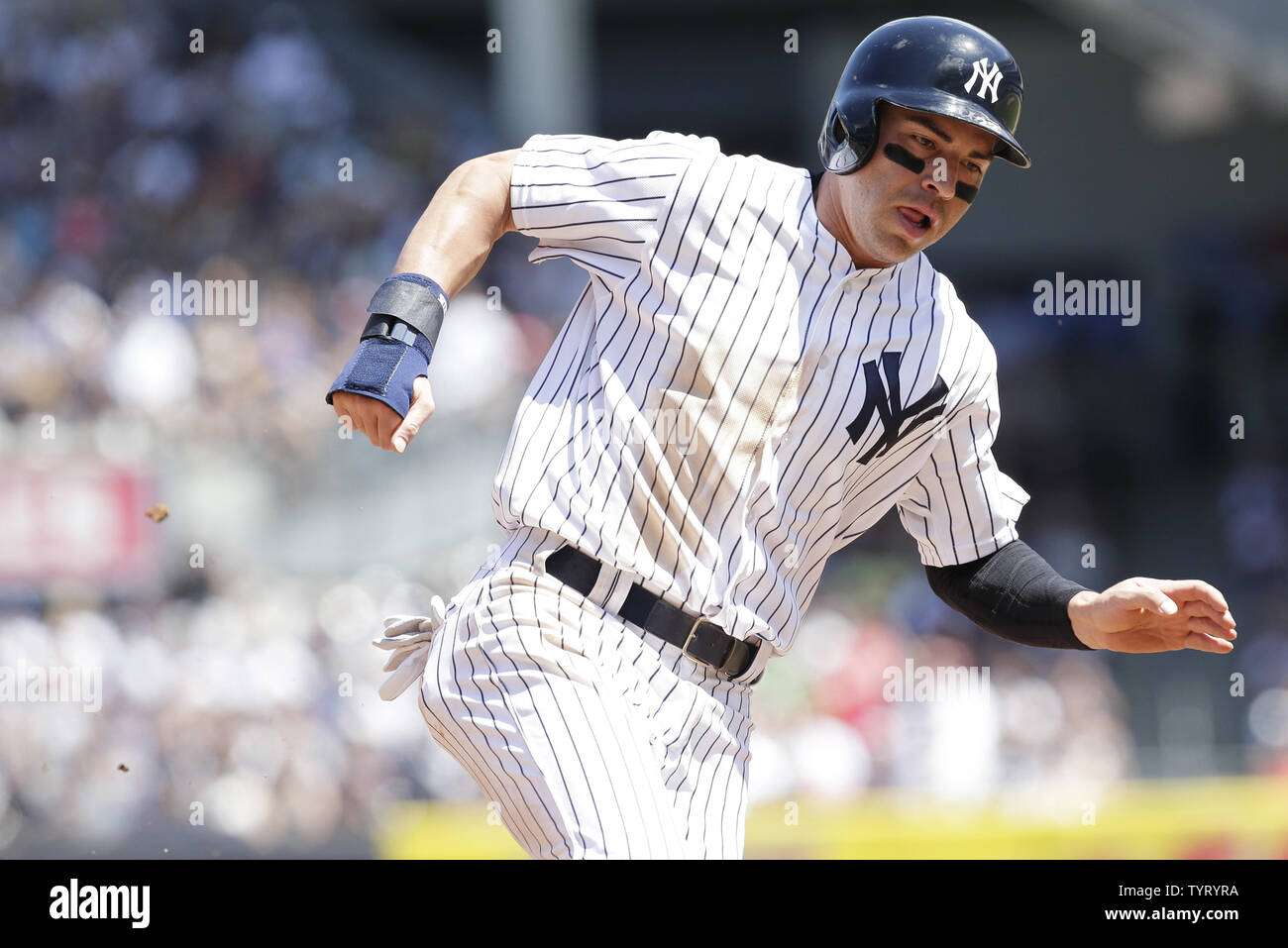 New York Yankees Jacoby Ellsbury scores a run in the 4th inning against ...