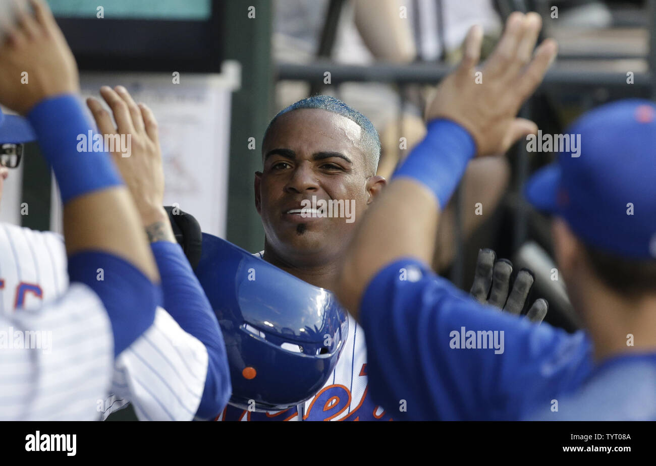 New York Mets Yoenis Cespedes celebrates with teammates after scoring a ...