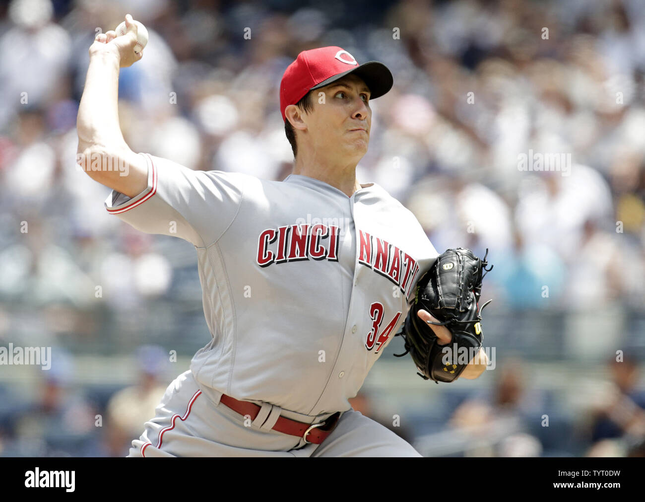 Cincinnati Reds starting pitcher Homer Bailey throws a pitch in the ...