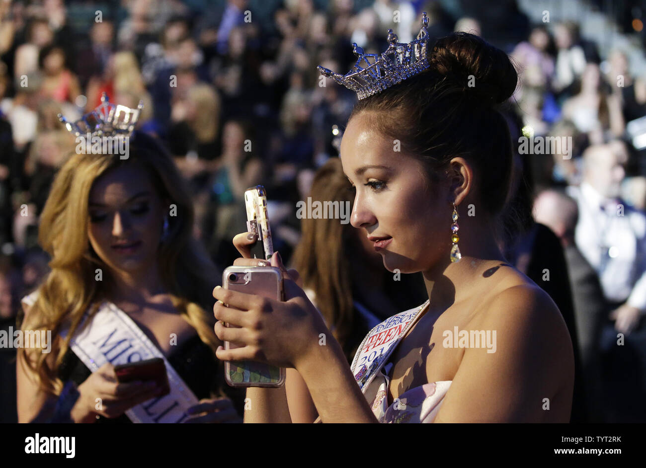 Teen beauty pageant hi-res stock photography and images - Alamy