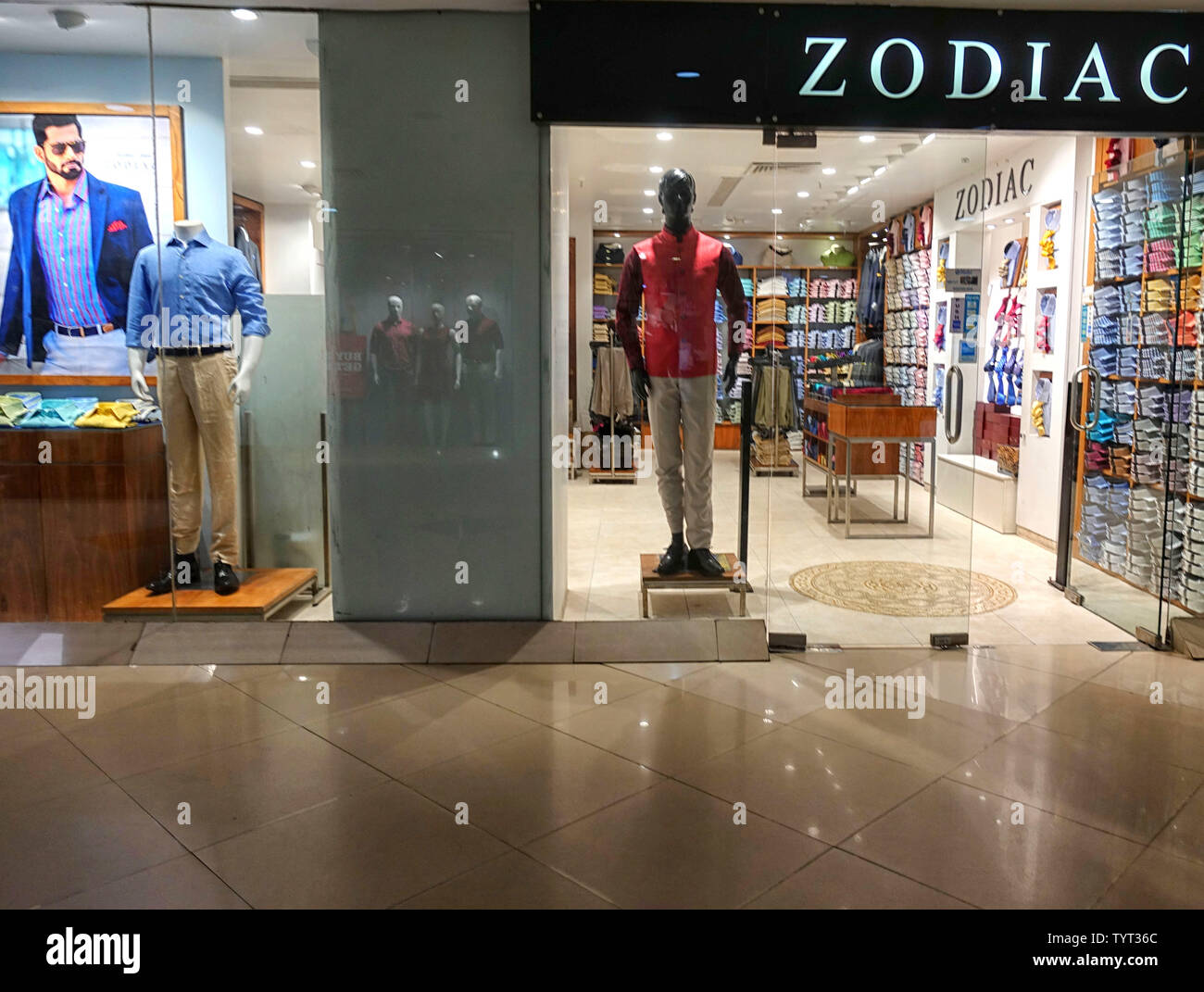 Adas shopping mall hi-res stock photography and images - Alamy