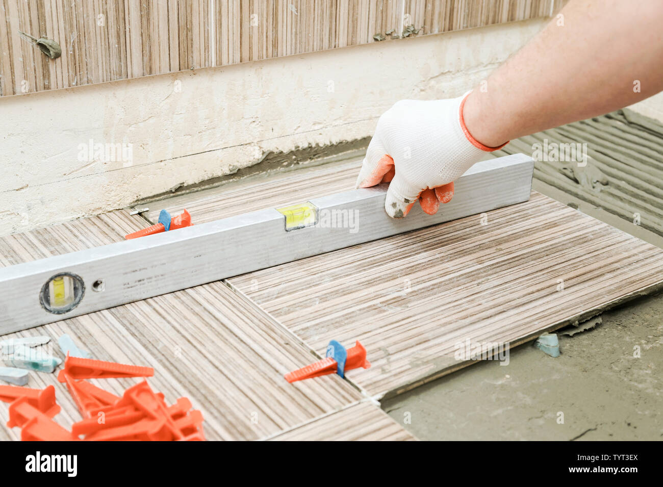 Hands holding ceramic floor hi-res stock photography and images - Alamy
