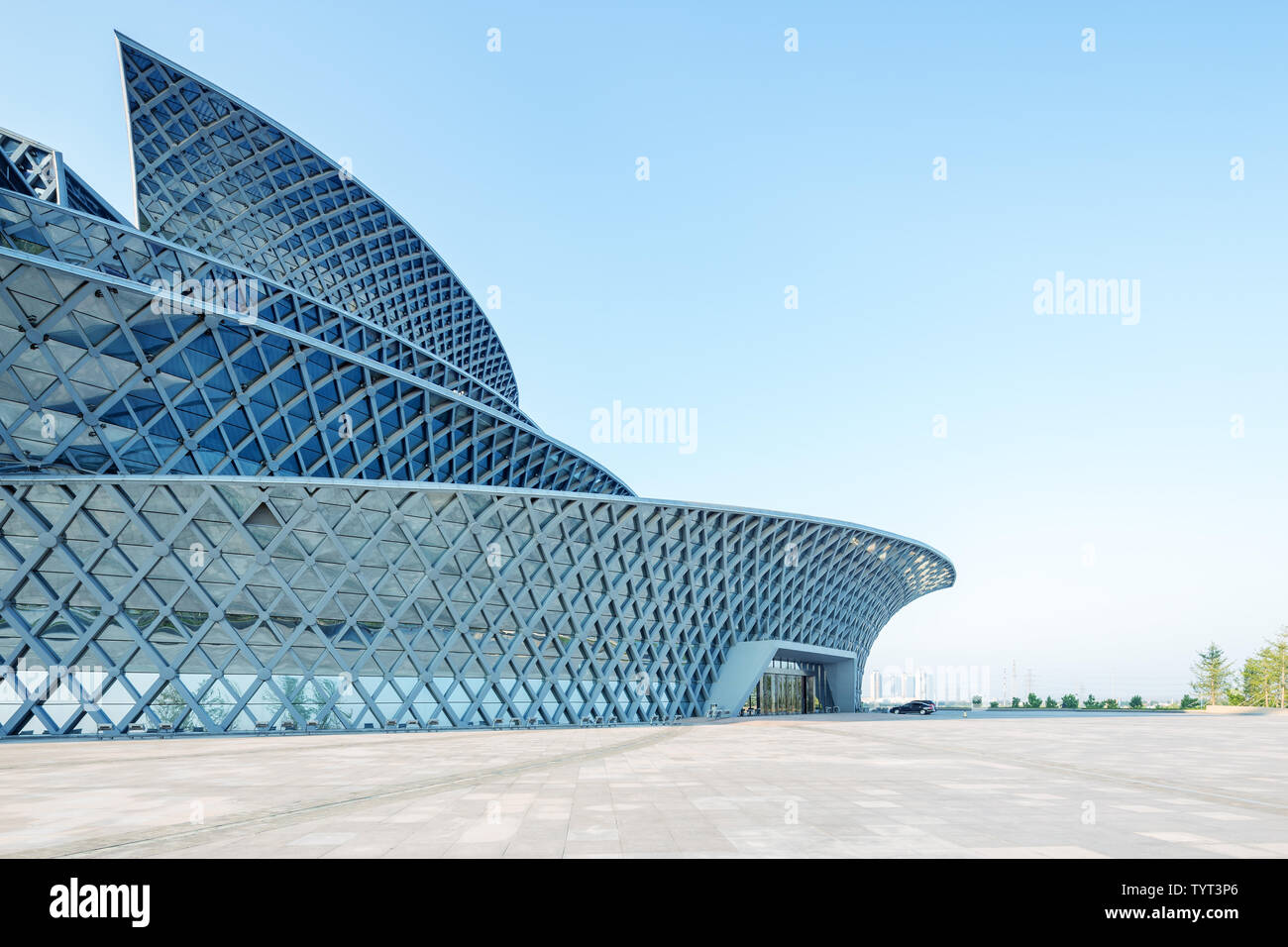 Modern building exterior empty ground Stock Photo - Alamy