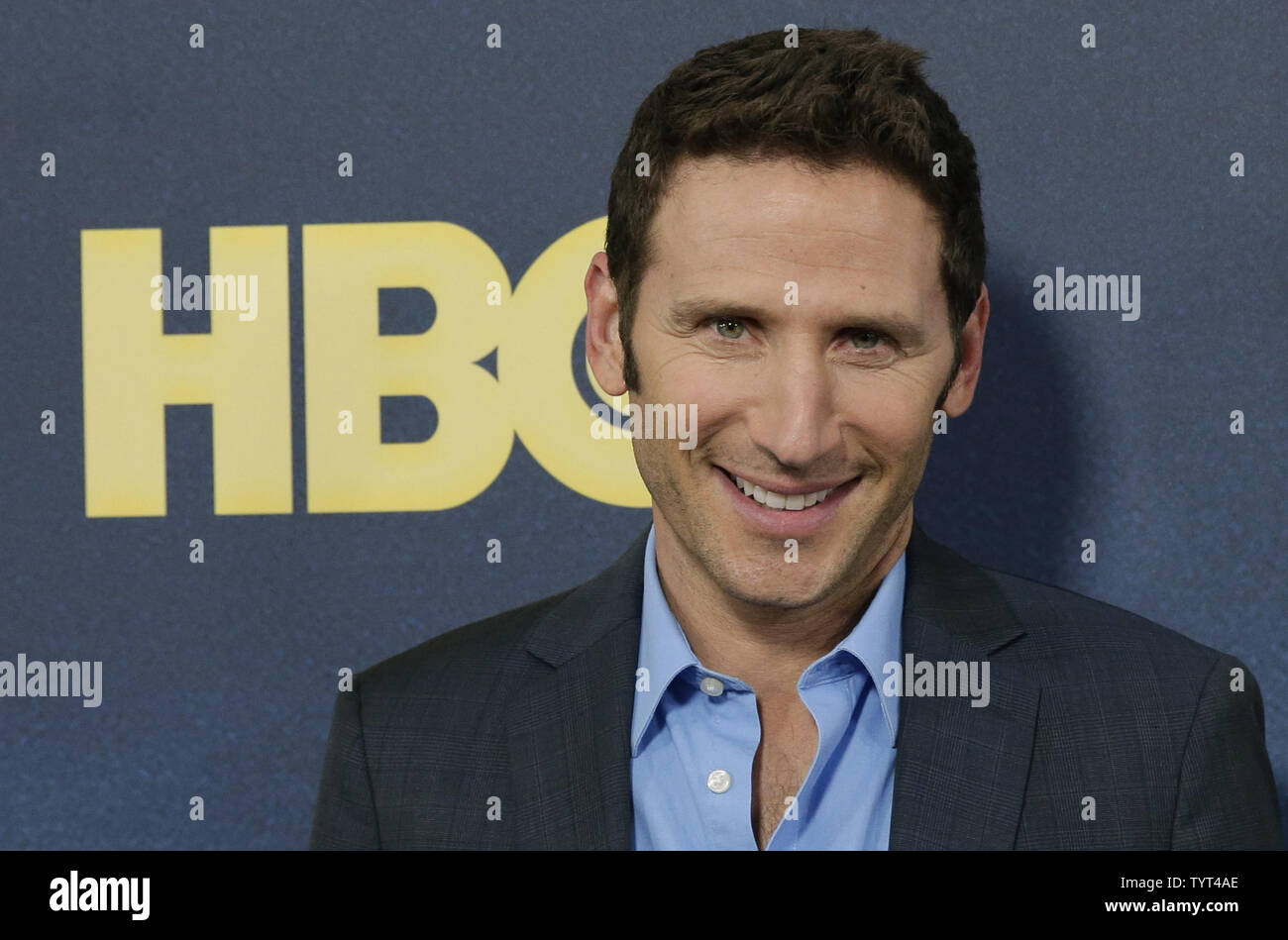 Mark Feuerstein arrives on the red carpet at the 'Curb Your Enthusiasm ...