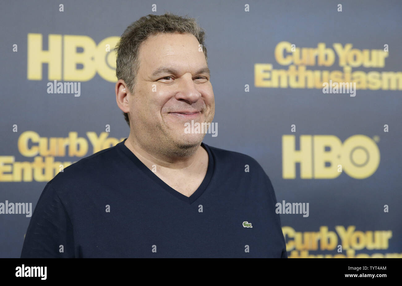 Jeff Garlin arrives on the red carpet at the 'Curb Your Enthusiasm ...