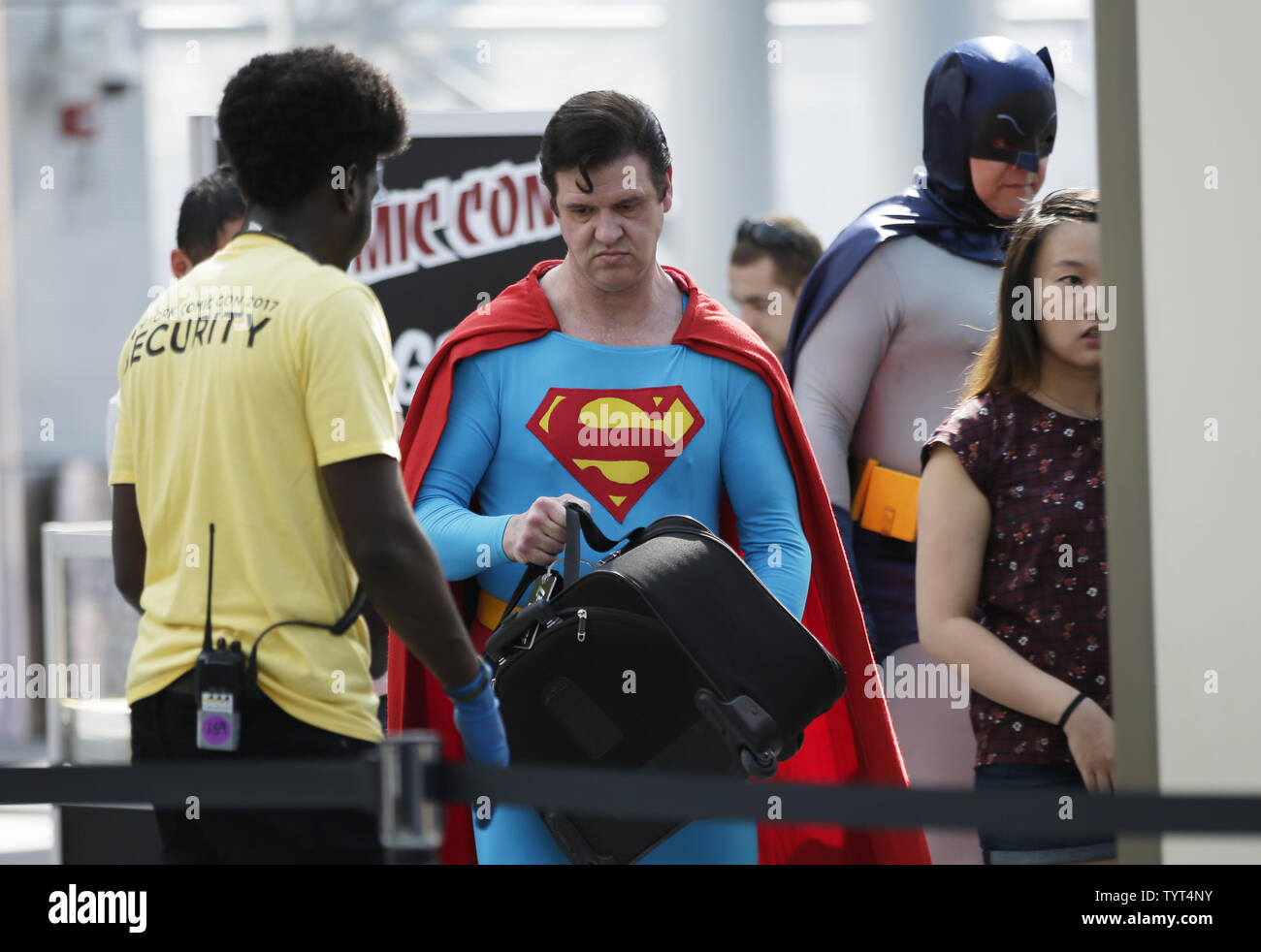 Superman And Batman Logo Comic Con