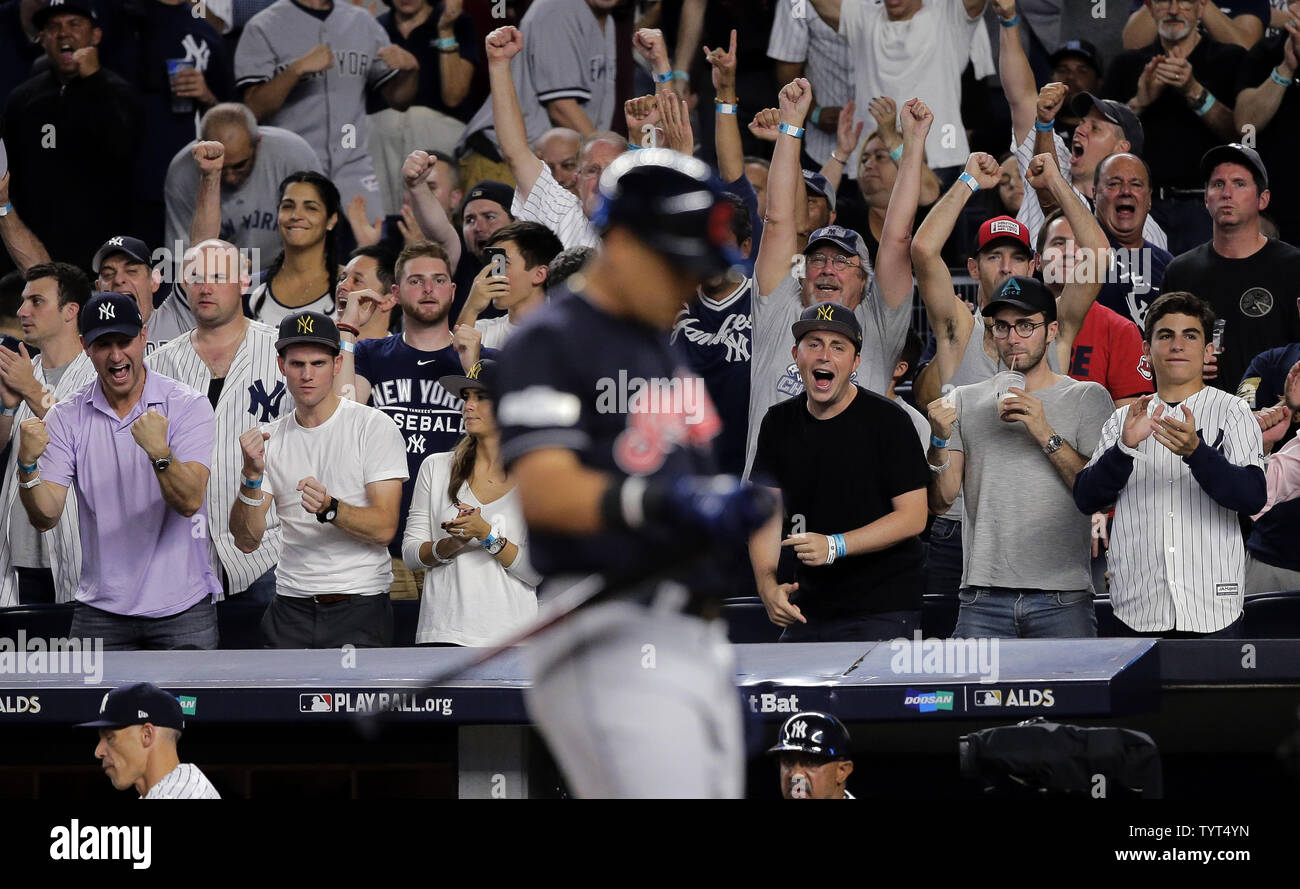 Yankee stadium fans hi-res stock photography and images - Alamy
