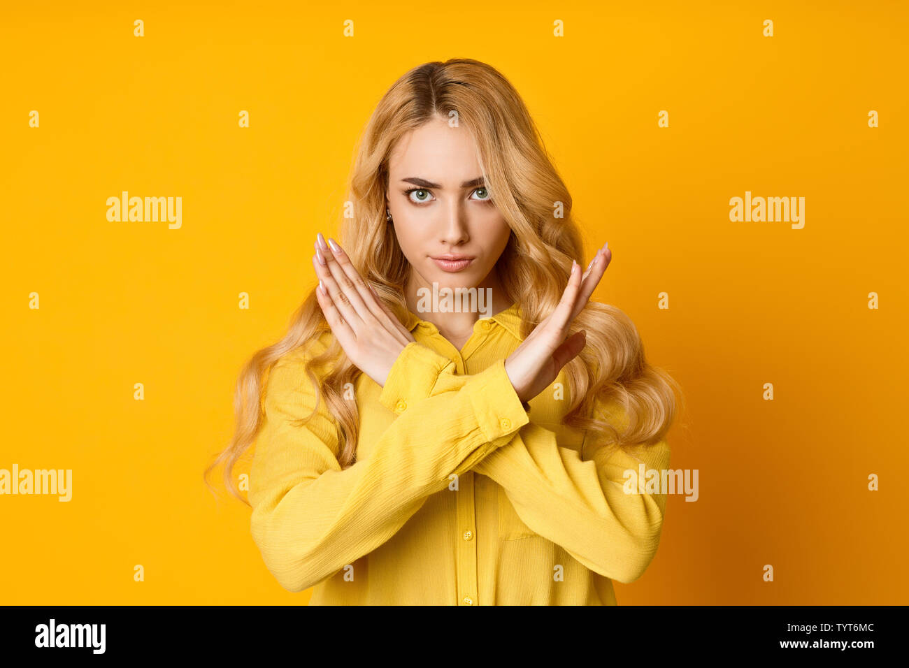Stop arms hi-res stock photography and images - Alamy