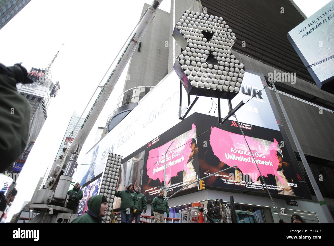 New years eve numerals arrive in times square hi-res stock photography ...