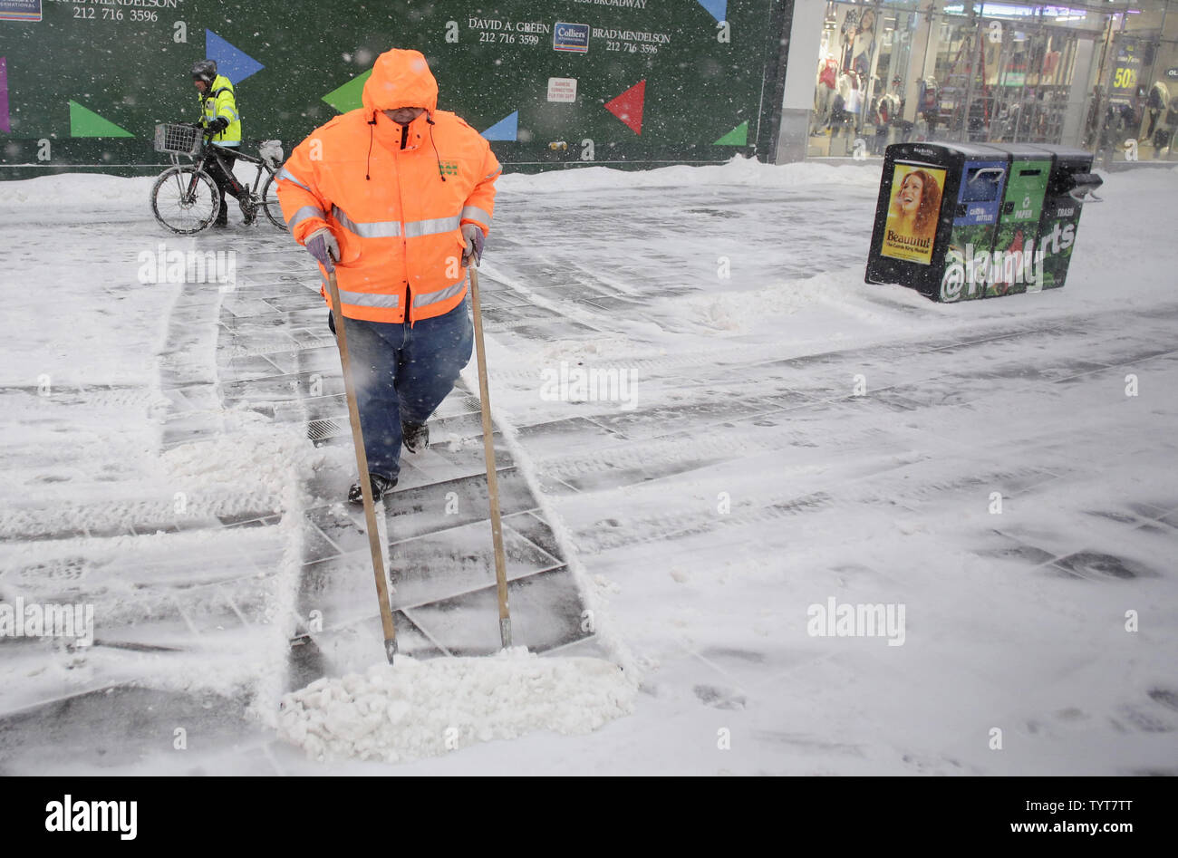 Worker battling cold hi-res stock photography and images - Alamy