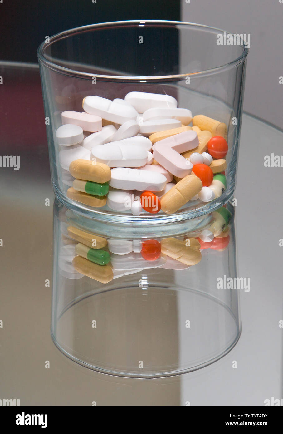 Pill size hi-res stock photography and images - Alamy
