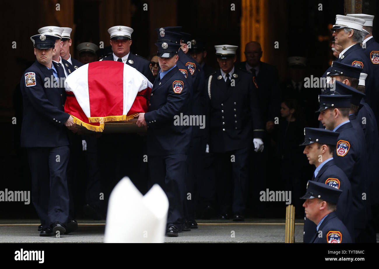 Fdny funeral hi-res stock photography and images - Alamy