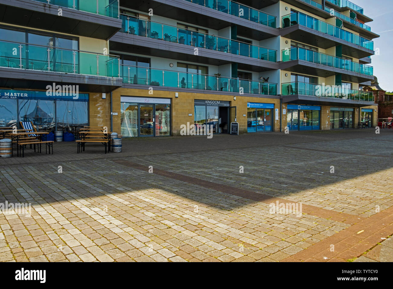 New build apartments hi-res stock photography and images - Alamy