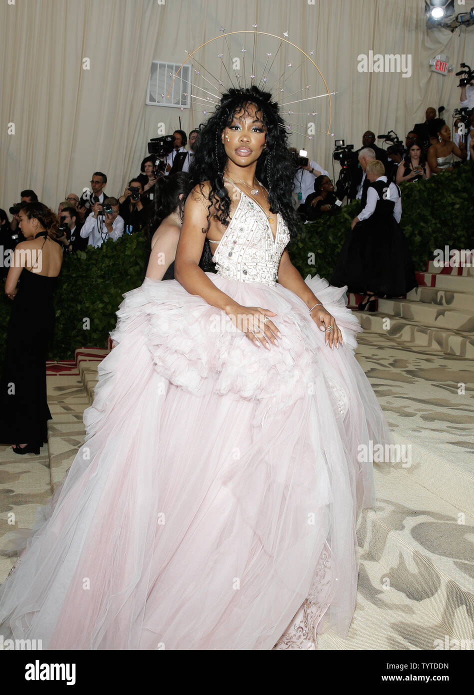 SZA arrives on the red carpet at The Metropolitan Museum of Art's ...