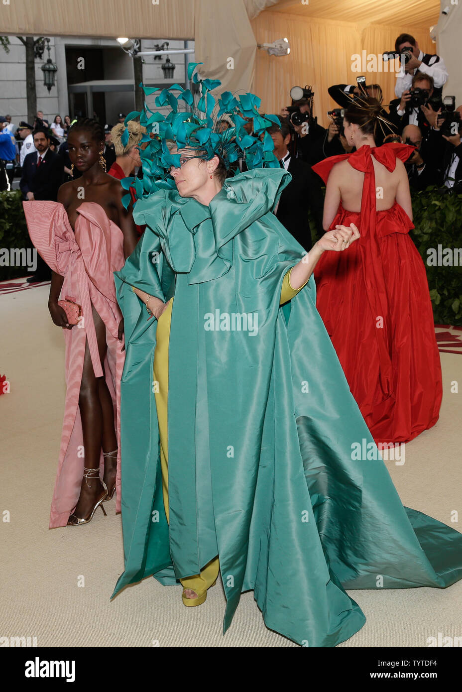 Frances McDormand arrives on the red carpet at The Metropolitan Museum ...
