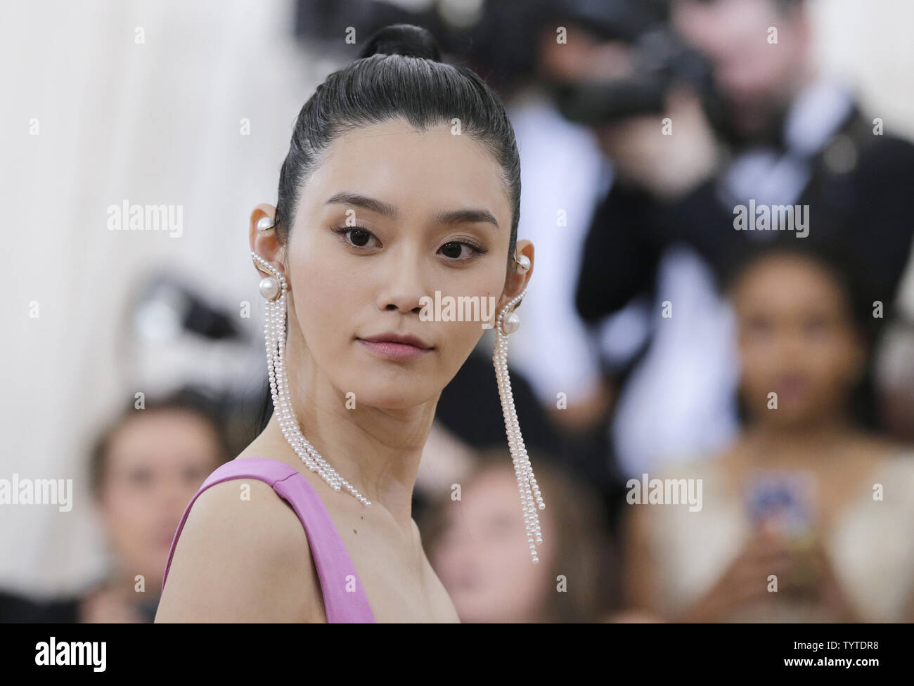 Ming Xi arrives on the red carpet at The Metropolitan Museum of Art's ...