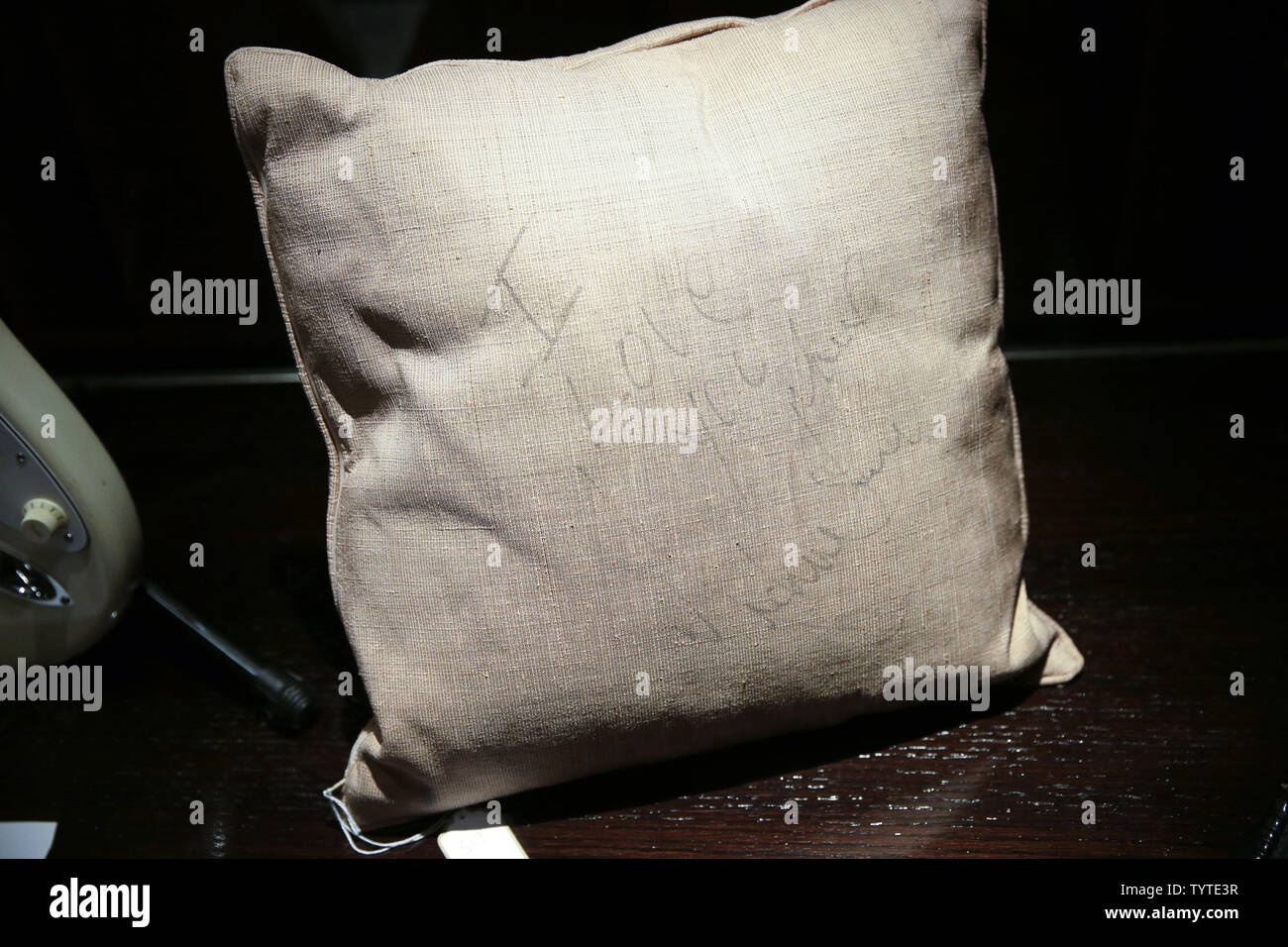 Michael jackson pillow hi-res stock photography and images - Alamy