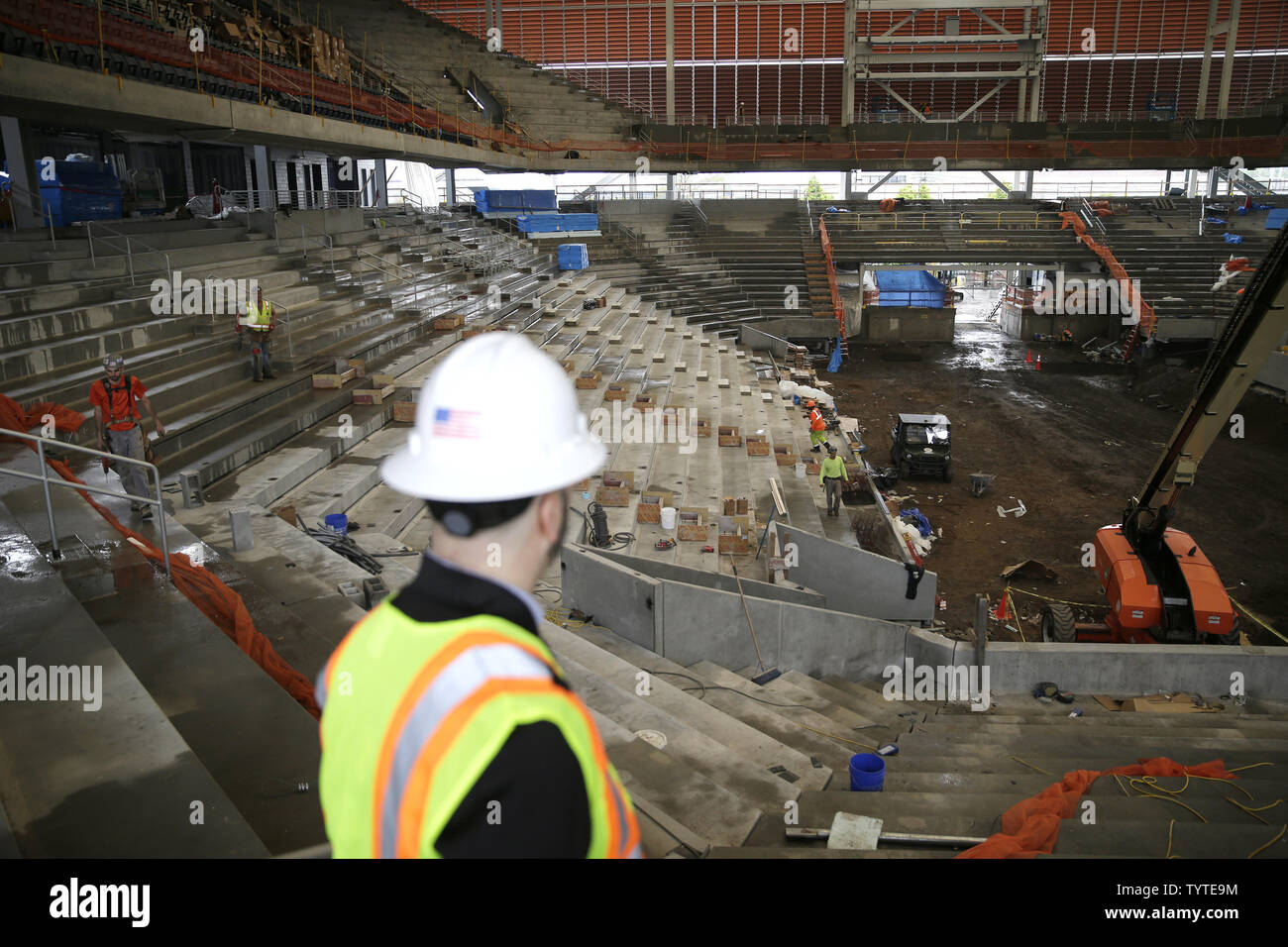 Louis armstrong stadium roof hi-res stock photography and images - Alamy