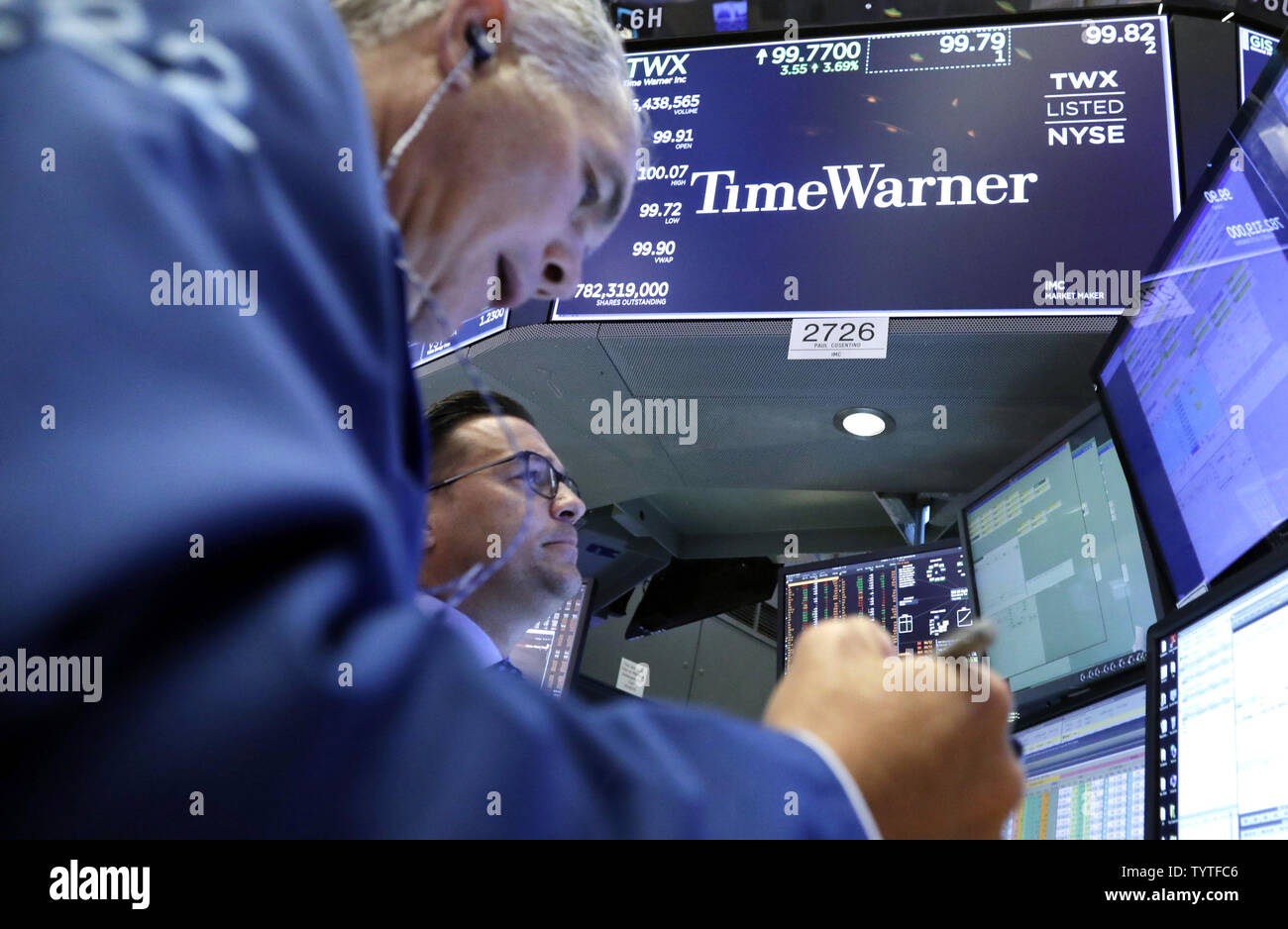 Time warner cable logo hi-res stock photography and images - Alamy