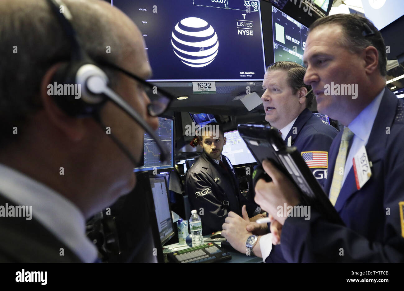 Time warner cable logo hi-res stock photography and images - Alamy