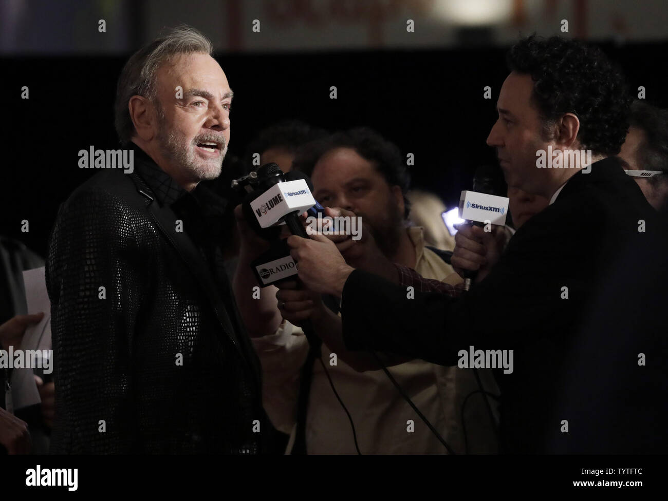 Neil Diamond arrives on the red carpet at the Songwriters Hall of Fame ...
