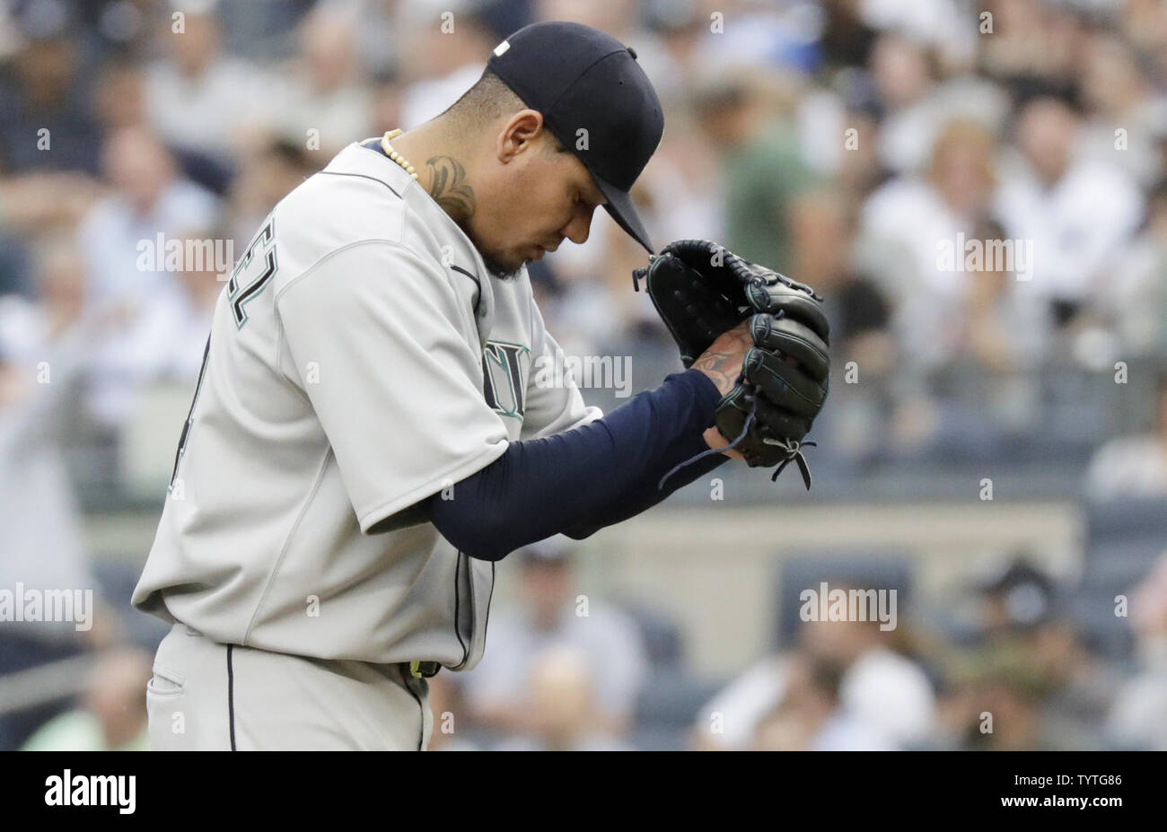 Felix hernandez pitcher hi-res stock photography and images - Alamy