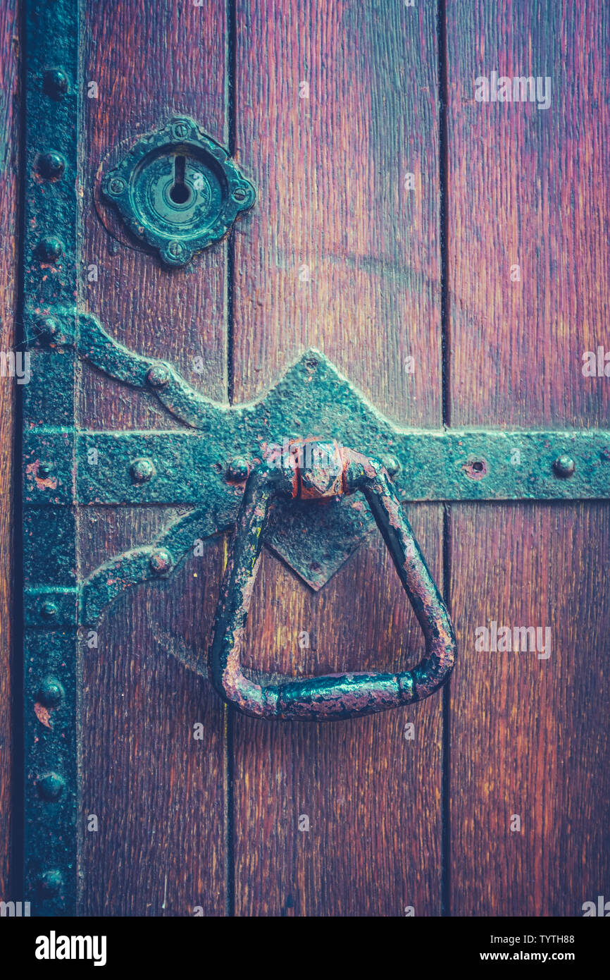 Hinge medieval door hi-res stock photography and images - Alamy