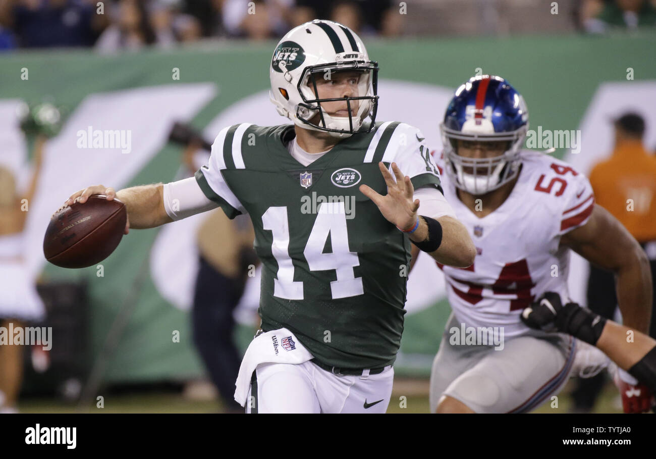 New York Jets quarterback Sam Darnold gets set to throw a pass in the 2nd quarter of a preseason ...