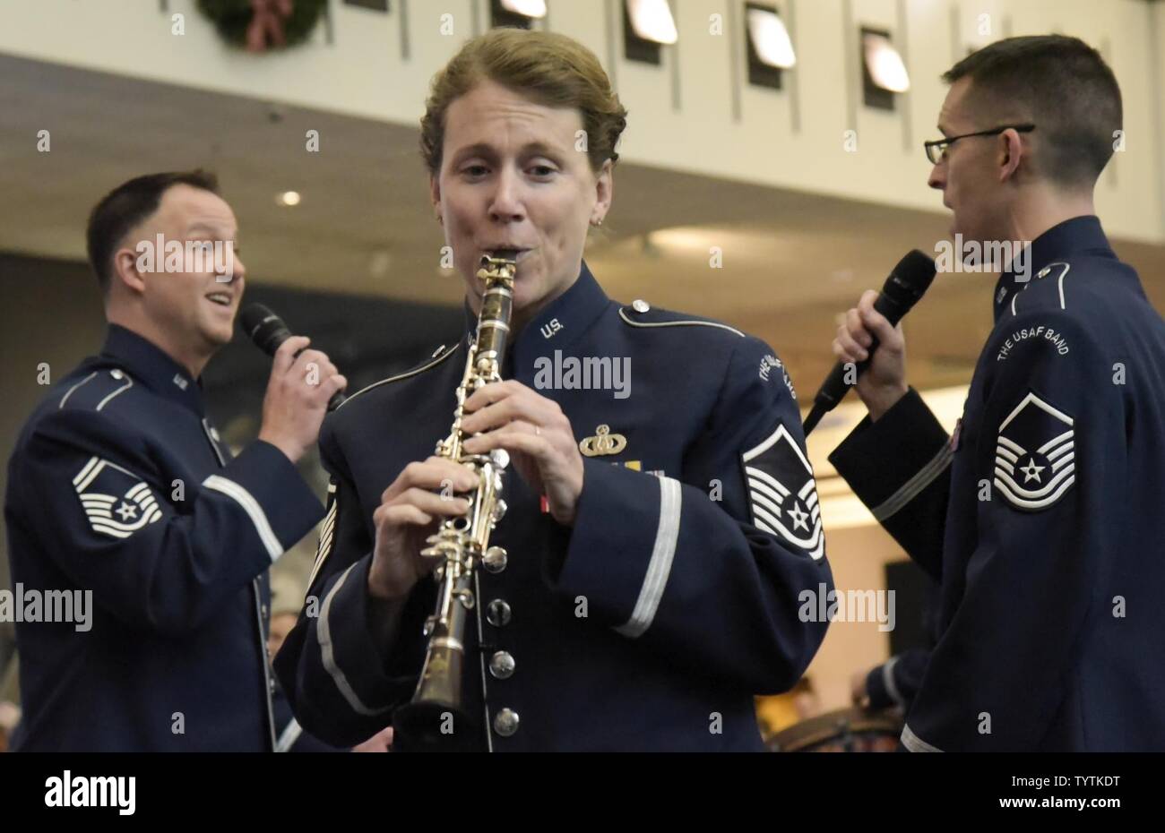 U.S. Air Force Band members kick off their annual holiday flash mob ...