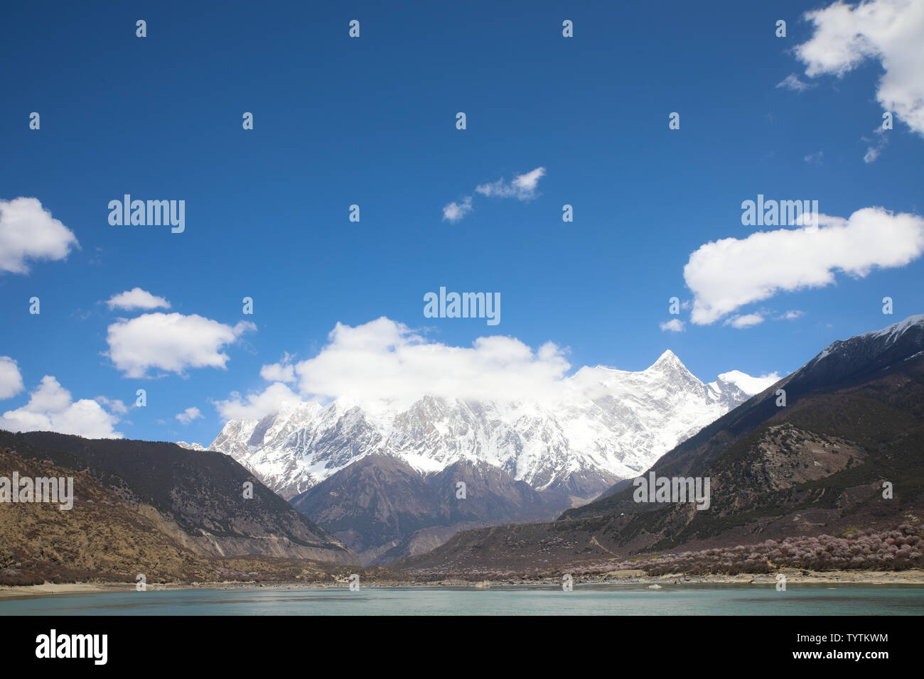 Nanjiabawa peak and tibet hiking hi-res stock photography and images ...