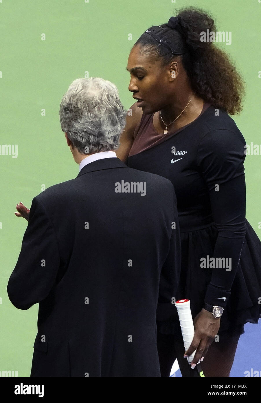 Head referee hi-res stock photography and images - Alamy