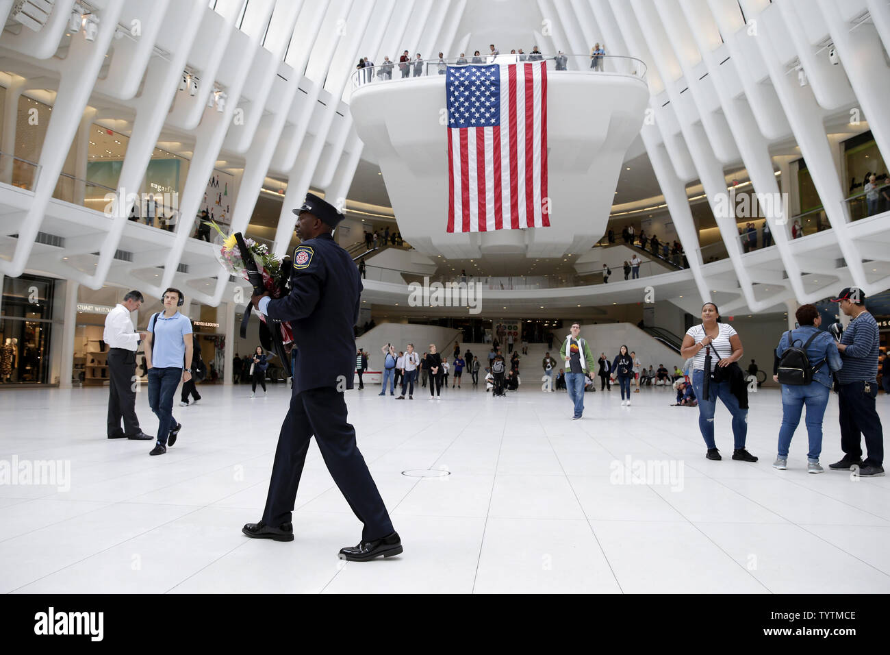 Flag world trade center hi-res stock photography and images - Alamy
