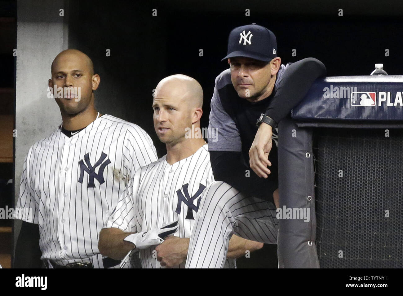 New York Yankees manager Aaron Boone watches the 8th inning from the ...