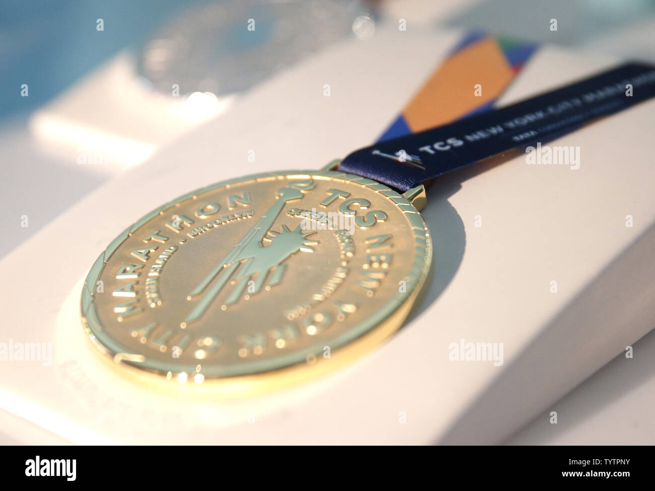 New york city marathon medal hi-res stock photography and images - Alamy